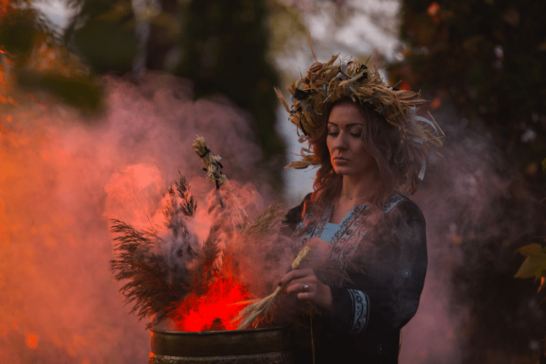 Geçmişten Günümüze Uzanan Dünyanın En Tuhaf Ritüelleri | Ülkeler ve ...